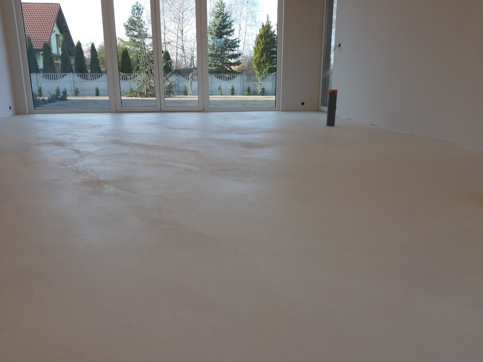 Mikrocement - Podłogi PRO - showroom z podłogami w Poznaniu